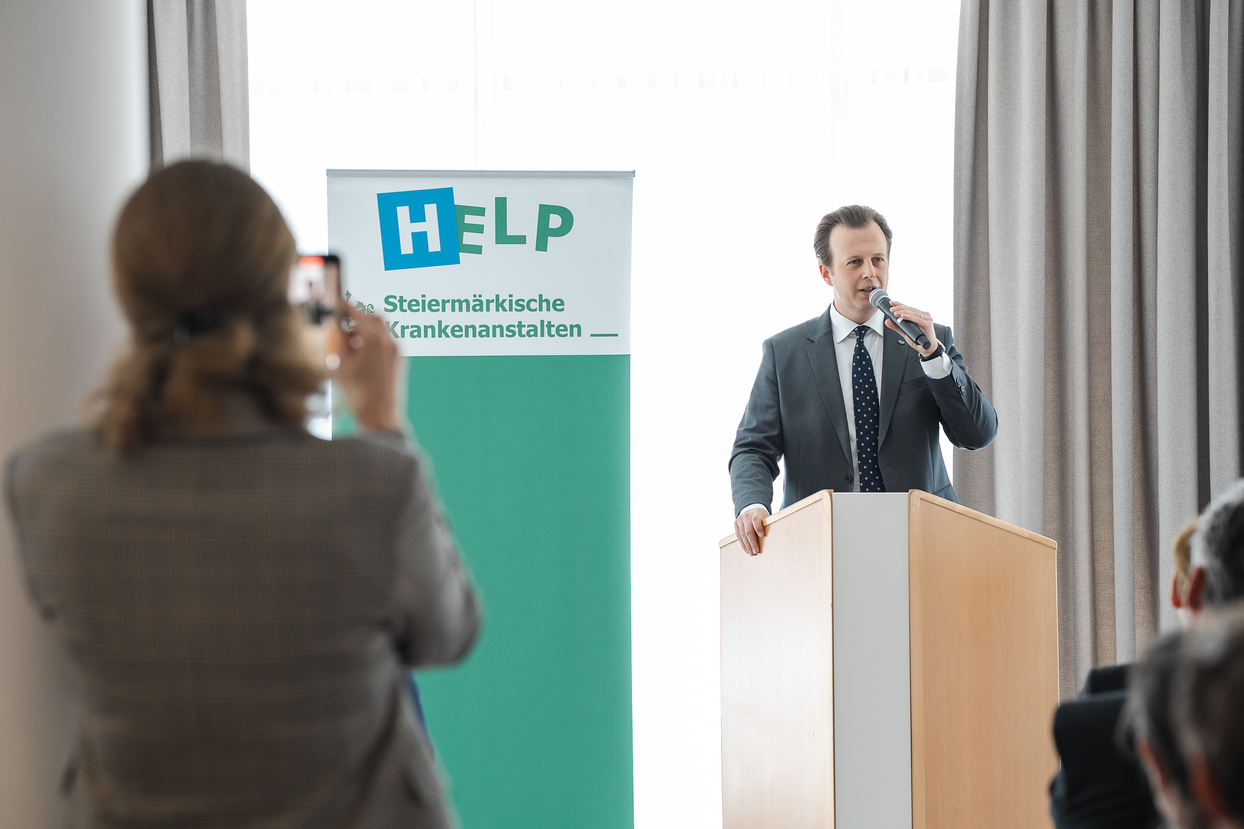 Neuer Primarius für die Abteilung Innere Medizin und Pneumologie am LKH ...